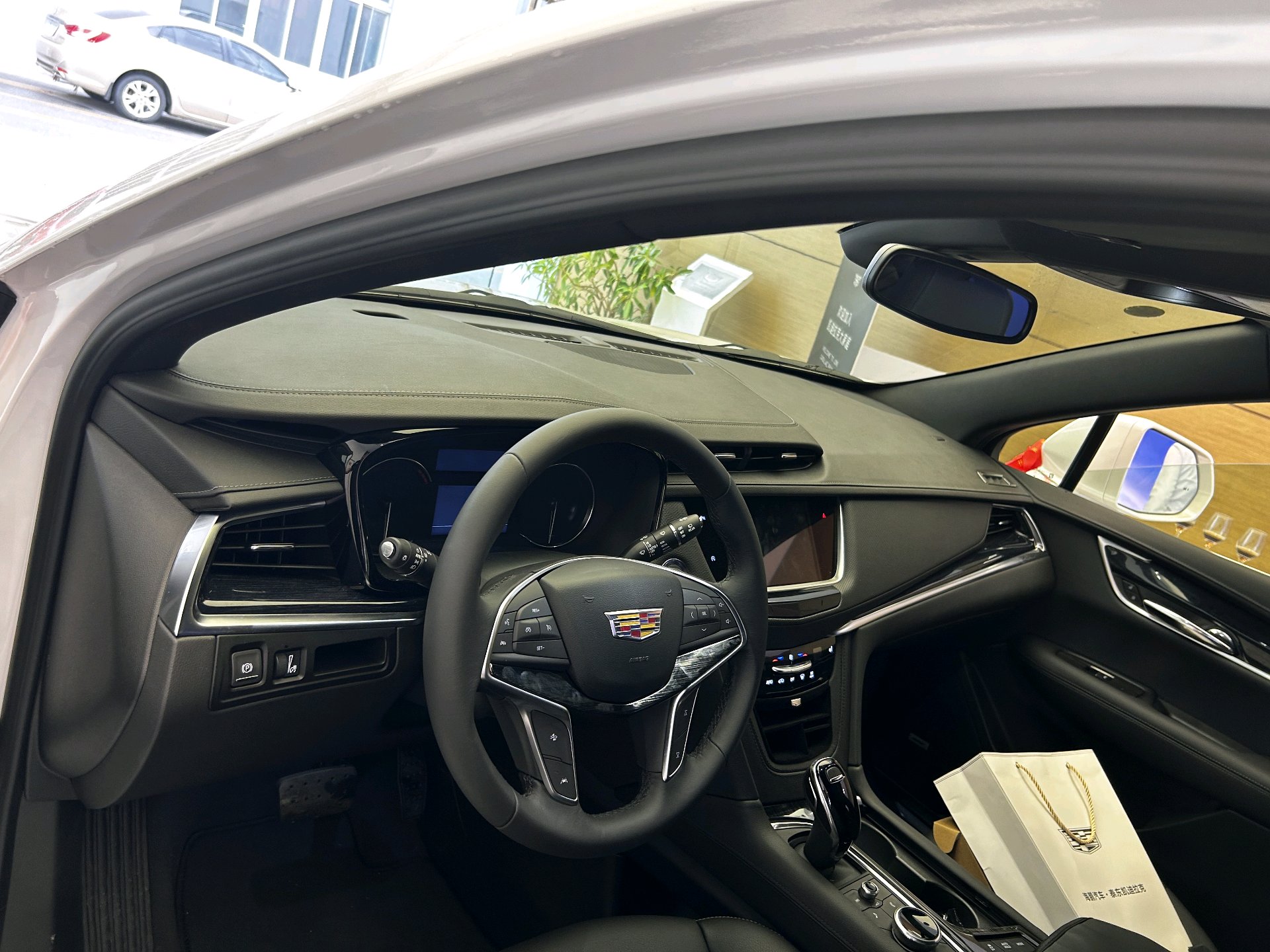 凯迪拉克XT5车型页